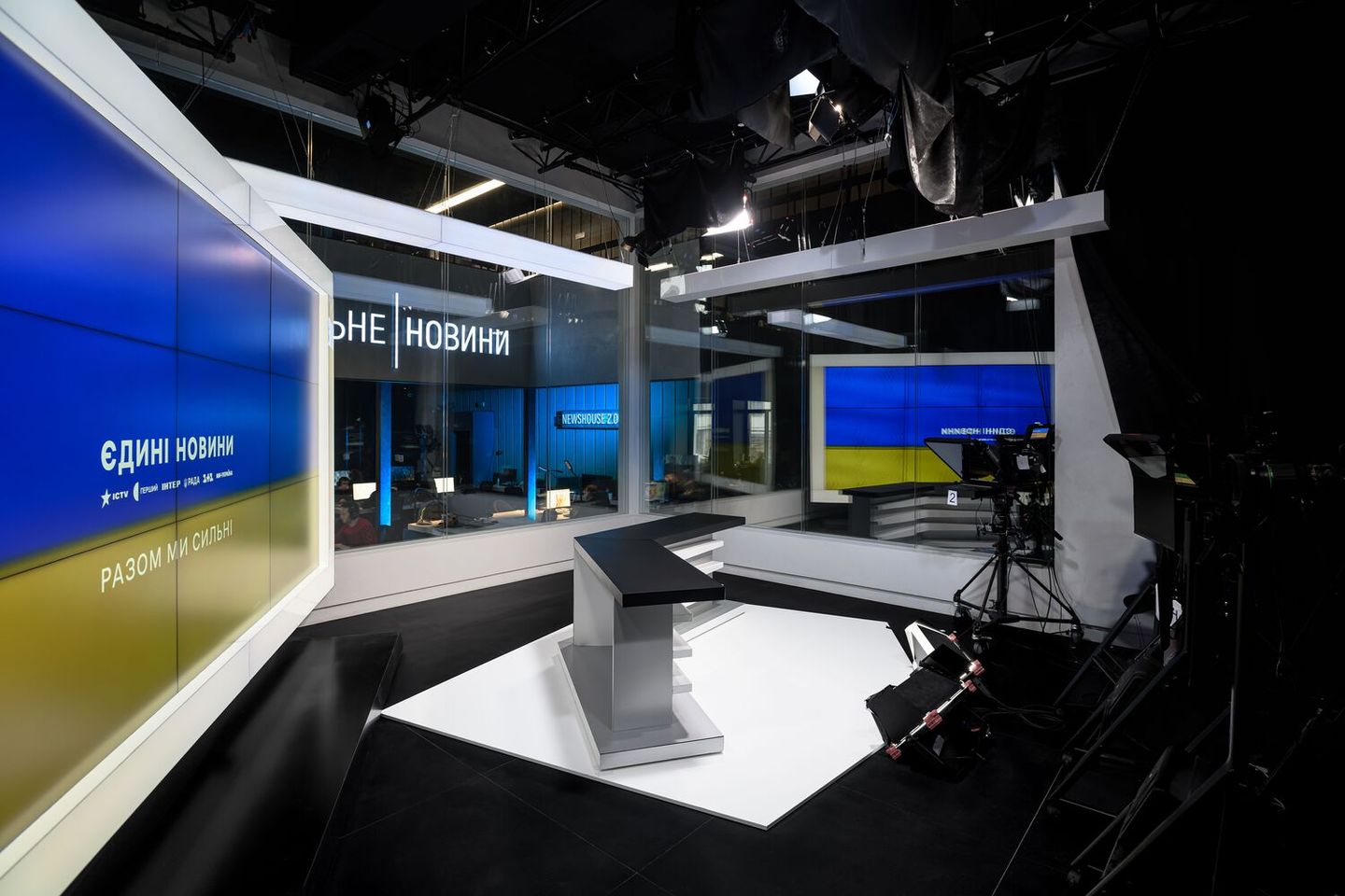 Revolutionizing Media Spaces: The Innovative Newsroom Design of ...