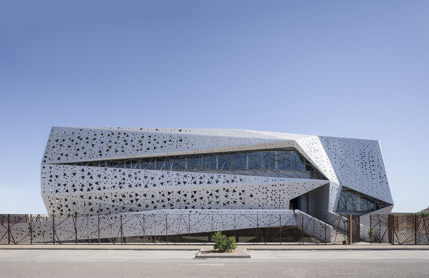 Bioclimatic Architecture Design: A Case Study of the Microbiological ...